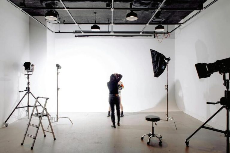 Indoor Photography Settings: Set The Artistic Ambience