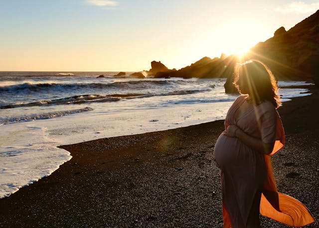 Maternity Beach Photoshoot: A Guide to Capturing the Glow