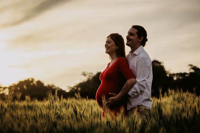 Couple Maternity Photoshoot Ideas: Make Pregnancy Memories